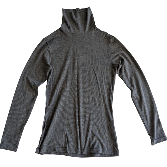 Uniqlo | Tops | Uniqlo Heattech Turtleneck Top Grey Thermal Long Johns ...